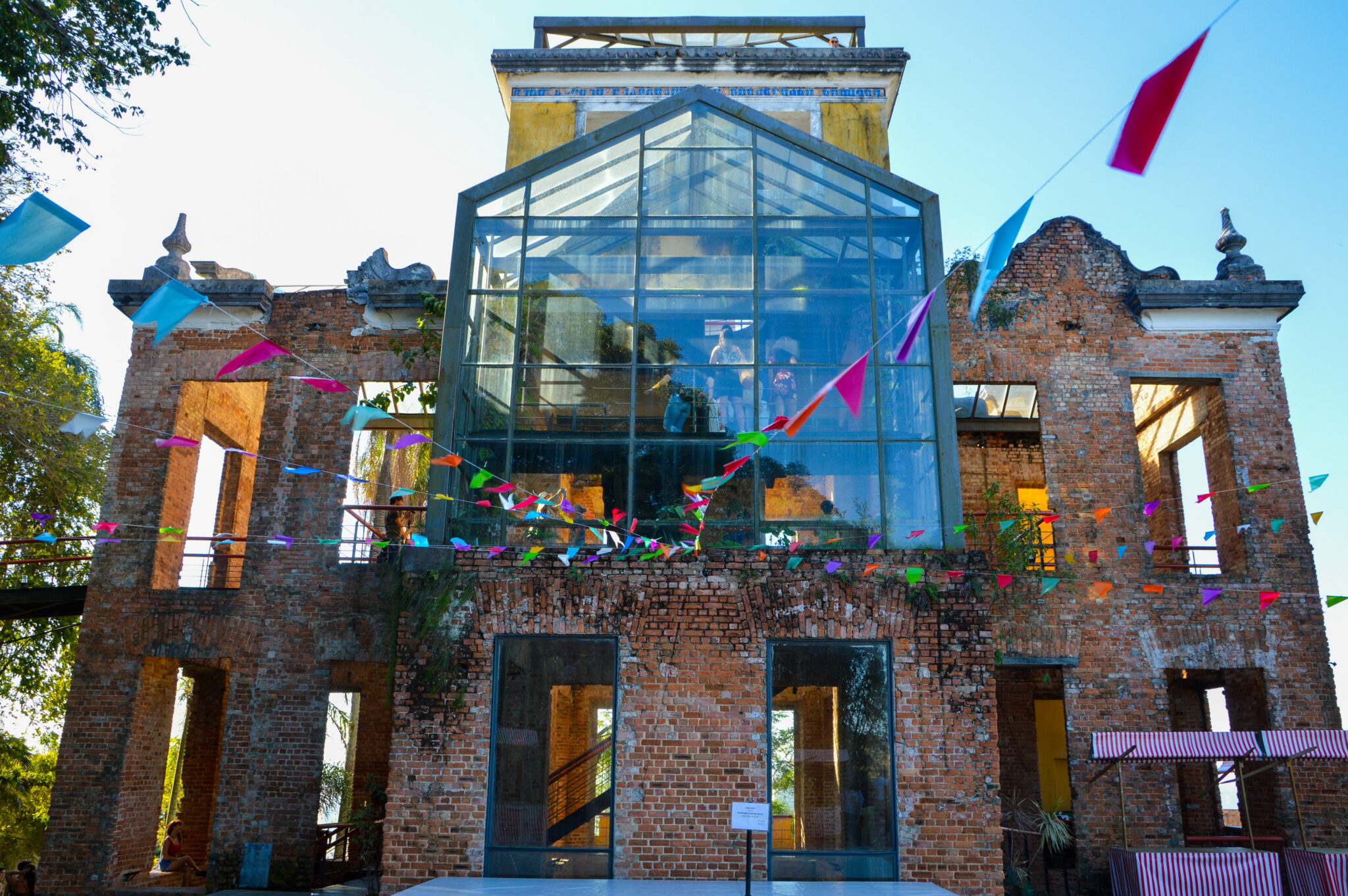 Conheça o bairro de Santa Teresa, o morro mais charmoso do Rio de ...