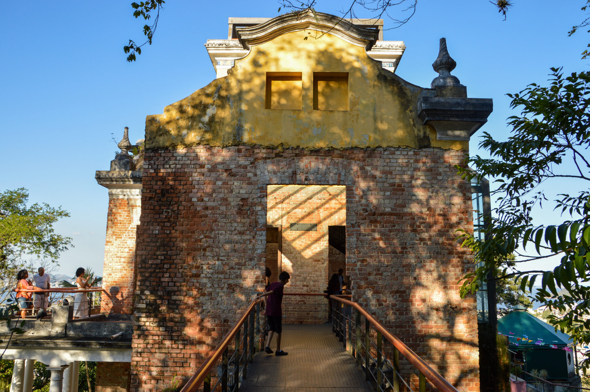 Conheça o bairro de Santa Teresa, o morro mais charmoso do Rio de ...