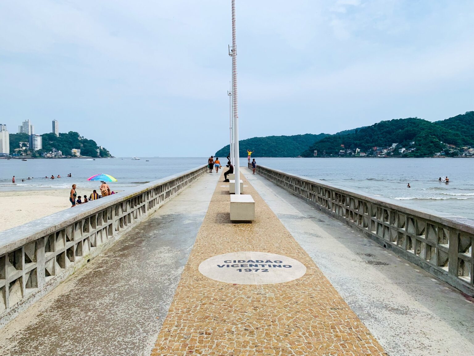 Píer Pelé, homenagem ao rei do futebol na orla de São Vicente ...