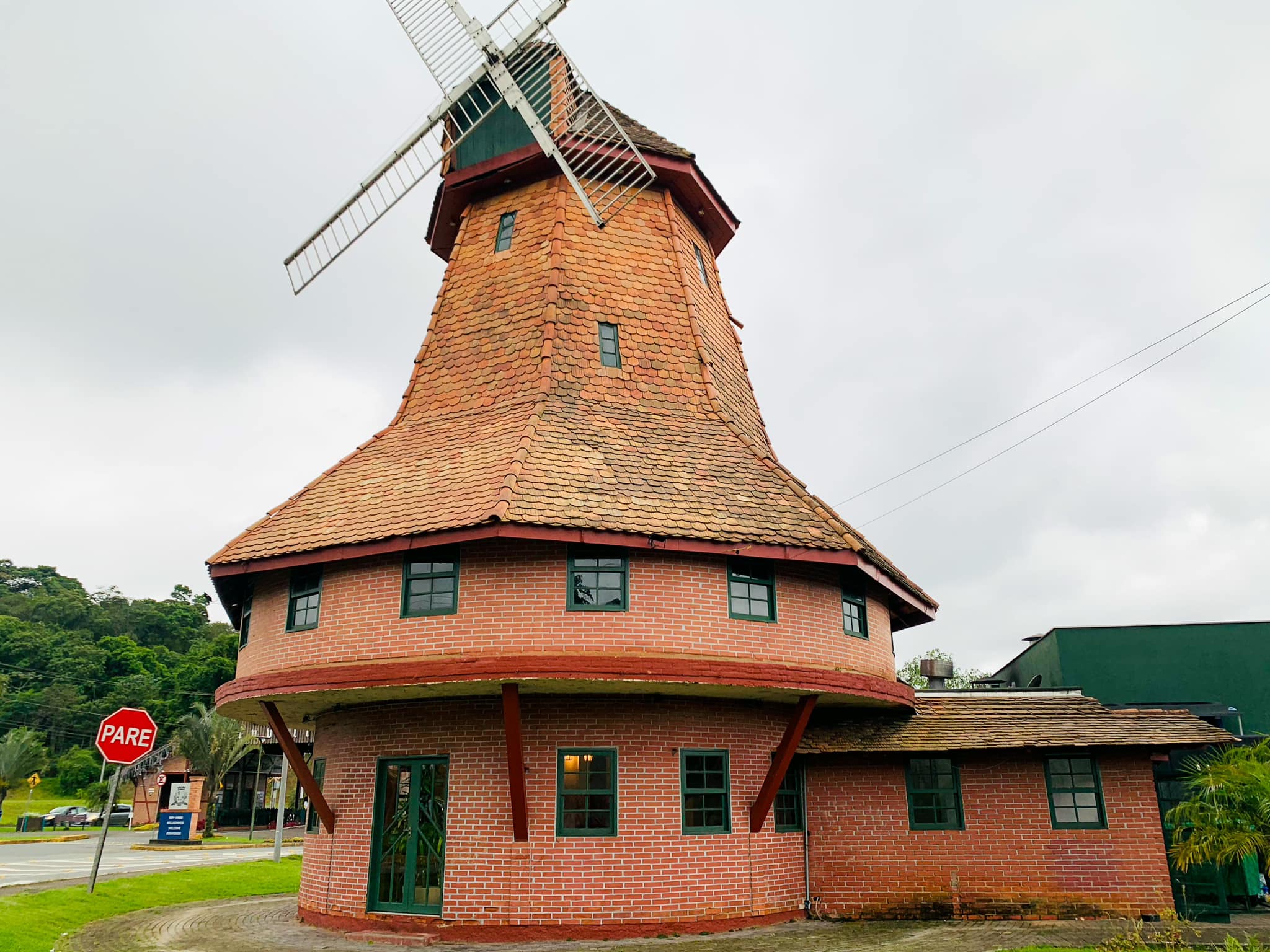 Expoville e GutBrau: cervejaria, lagos e o famoso moinho de Joinville ...